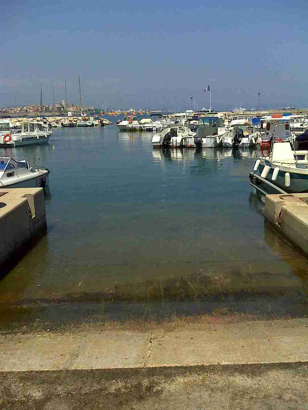 Cale de Antibes - Port Gallice (06) | Bateaux.com