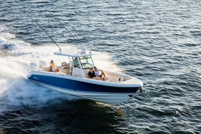 Outrage 330 de Boston Whaler, la pêche sportive à l'Américaine