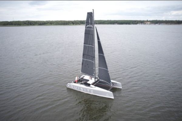 Xquisite 30 SportCat, un catamaran simple, mais pas simpliste