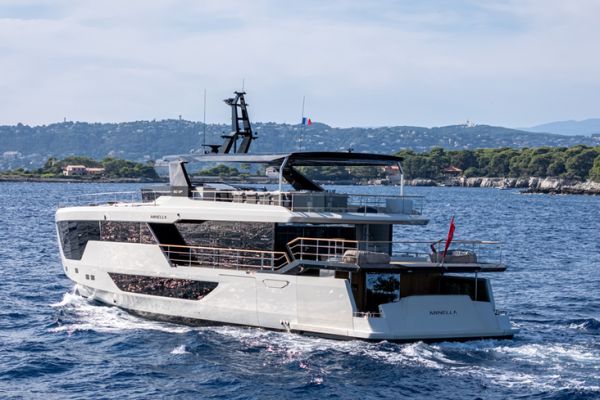 Numarine dévoile son premier superyacht hybride 30XP, un pas vers une ...