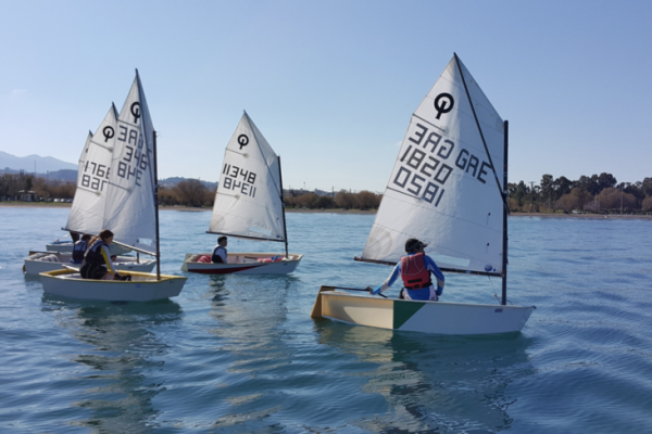 L'Optimist, le petit voilier idéal qui a tout d'un grand pour débuter la voile